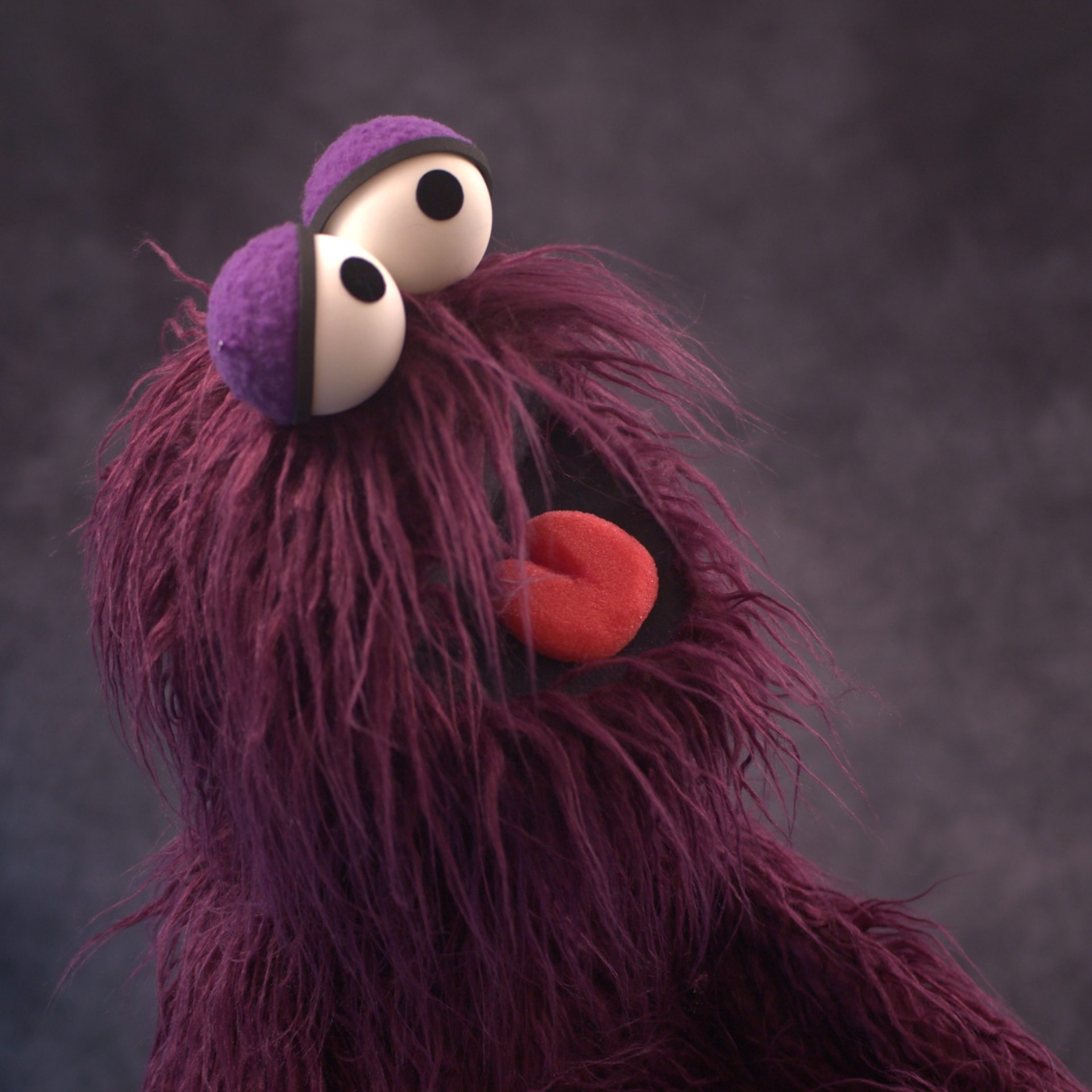 Professional Live Hands Monster Puppet (purple) – Operation: Puppet